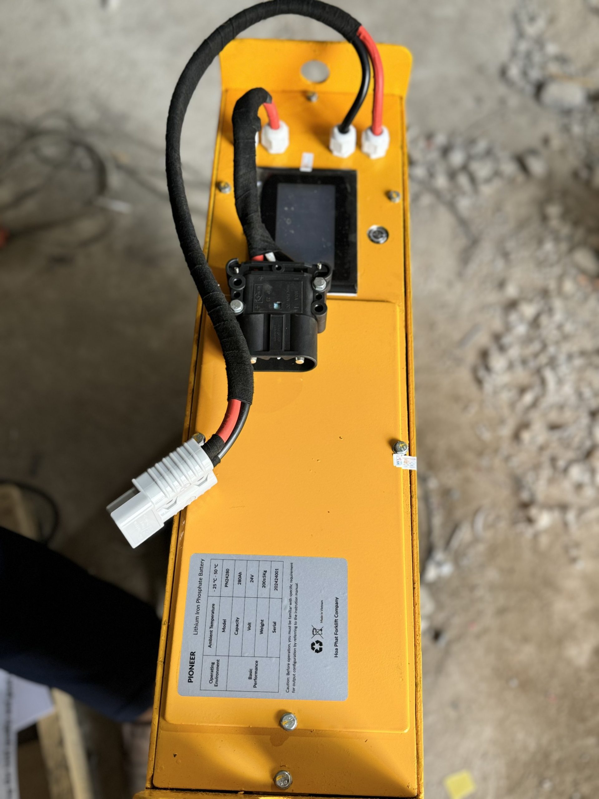 Pin Lithium xe nâng điện 24V 200Ah-280Ah bảo hành 6 năm - 12000 giờ