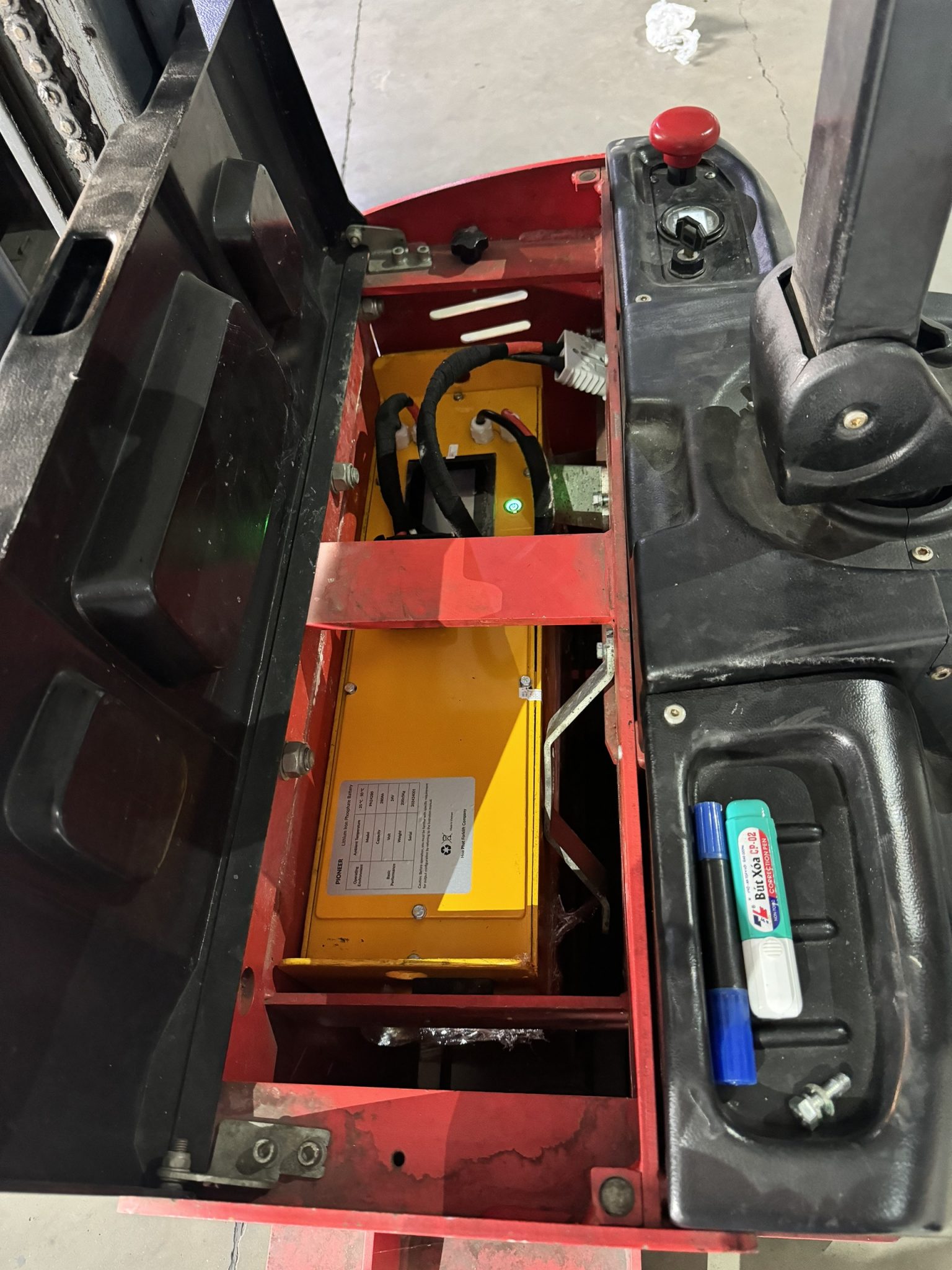 Pin Lithium xe nâng điện 24V 200Ah-280Ah bảo hành 6 năm - 12000 giờ